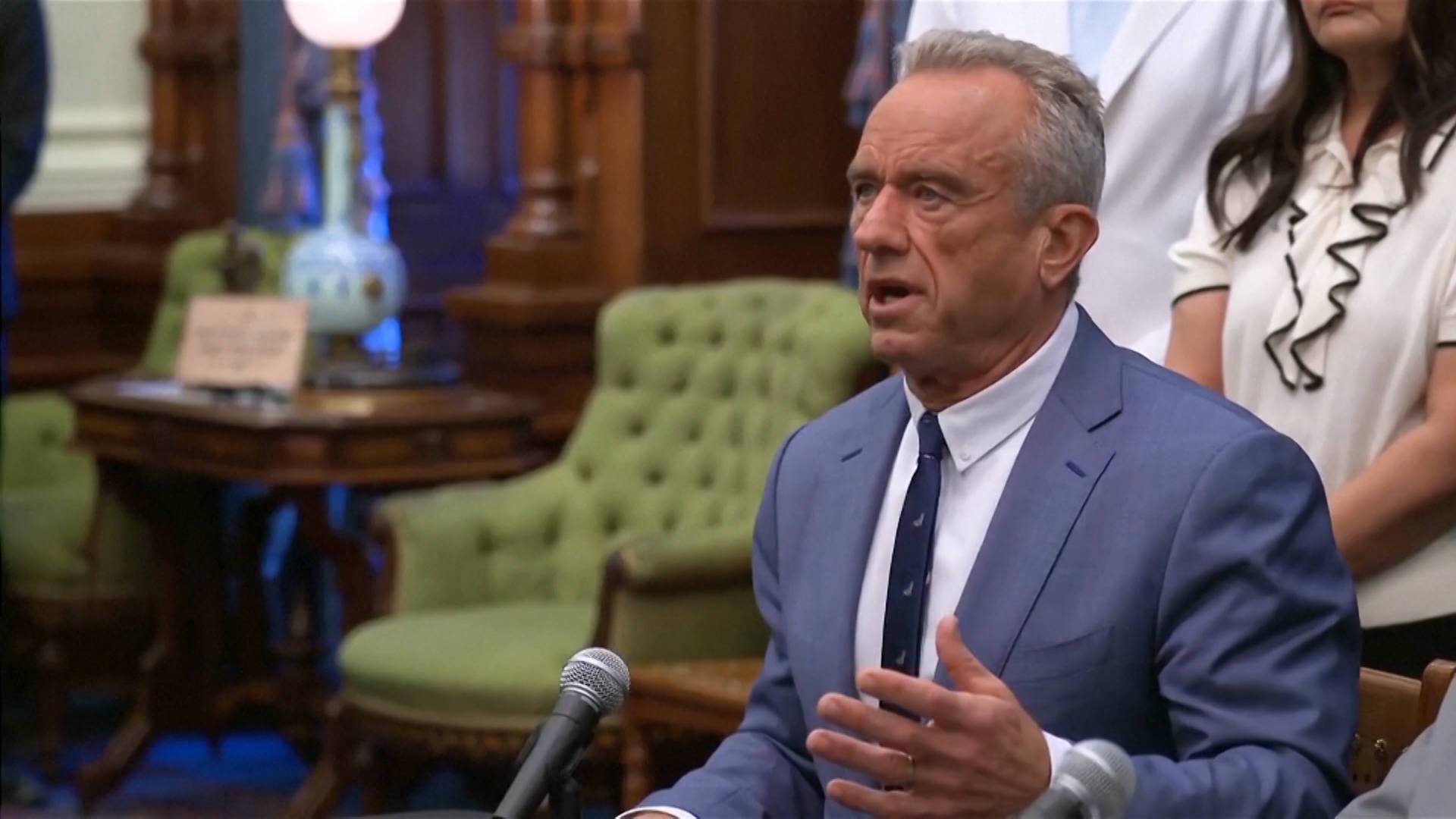 Over 1,000 Current and Former Workers at HHS Call on RFK Jr. to Resign ...