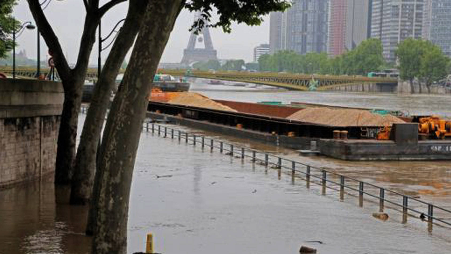 Flooding Closes Louvre Museum in Paris, Kills 6 in Germany | Democracy Now!