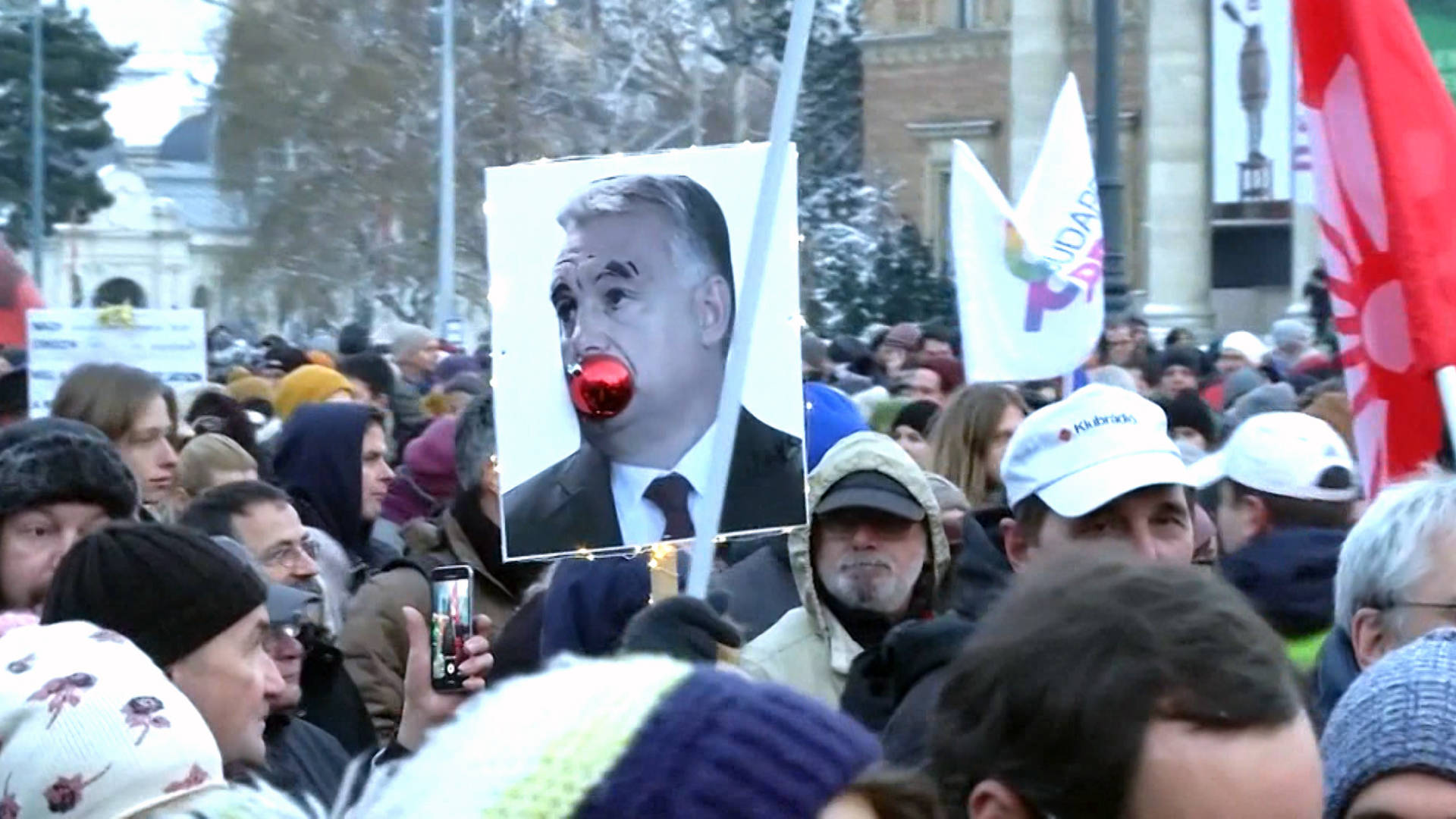 Hungary: Thousands Protest “Slave Law” in Budapest | Democracy Now!