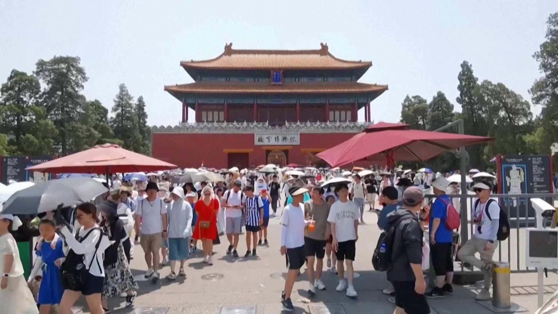 Beijing's Record-Breaking Heatwave: Residents urged to stay indoors as ...